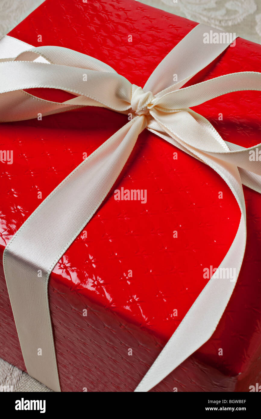 Gift box symbols hi-res stock photography and images - Alamy