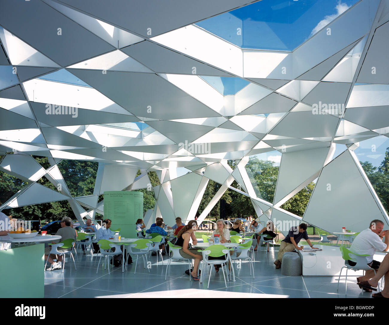 The serpentine gallery hi-res stock photography and images - Alamy
