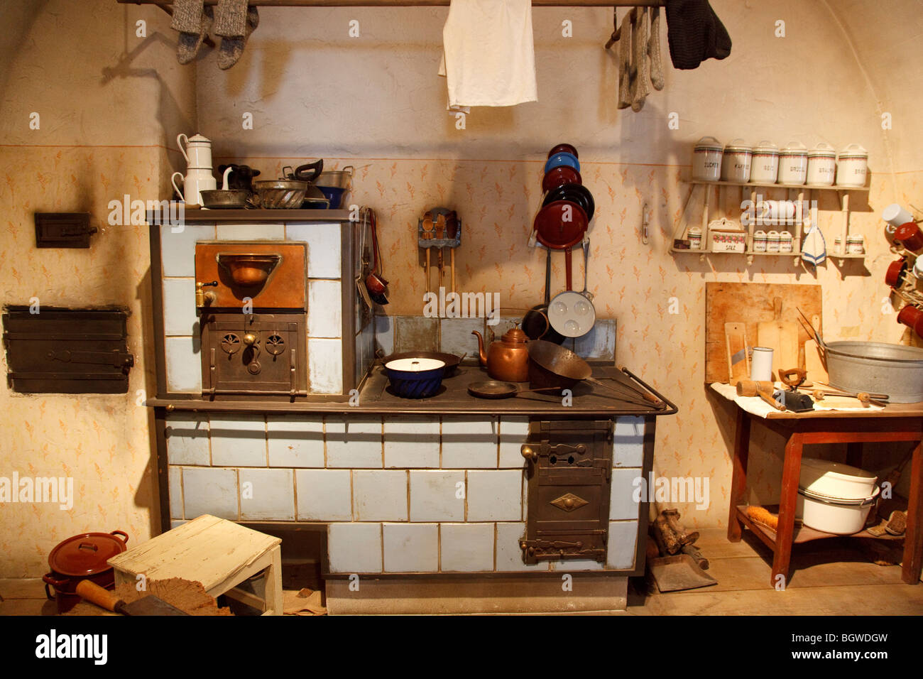 Old kitchens hi-res stock photography and images - Alamy