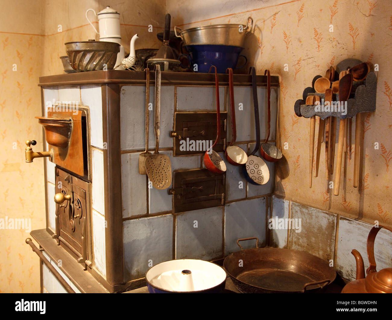 old kitchen stove Stock Photo - Alamy