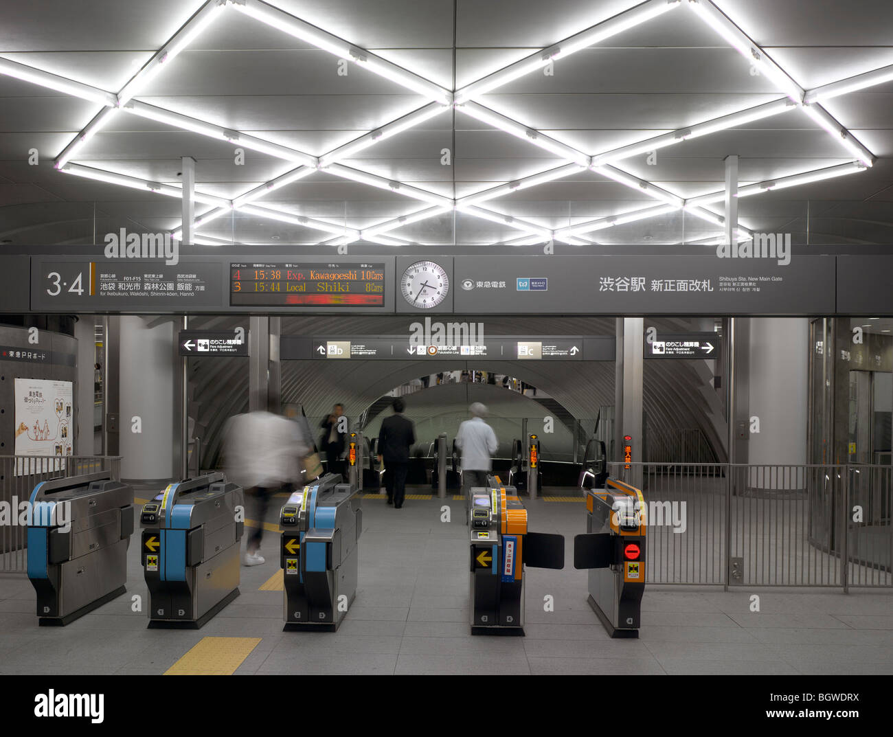 shibuya subway station-entrance turnstile Stock Photo - Alamy