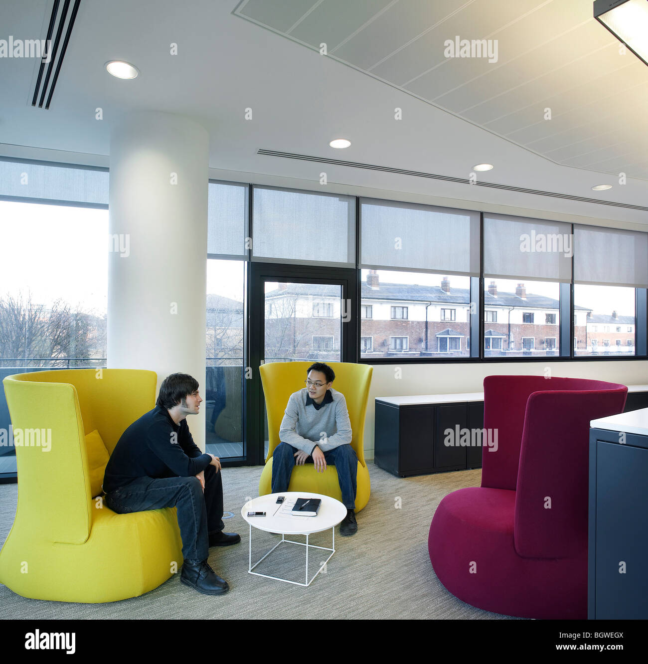 guardian offices kings place, people using break out space with ...