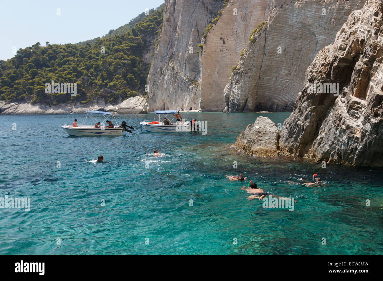 excursion boats Laganás Bay Stock Photo - Alamy
