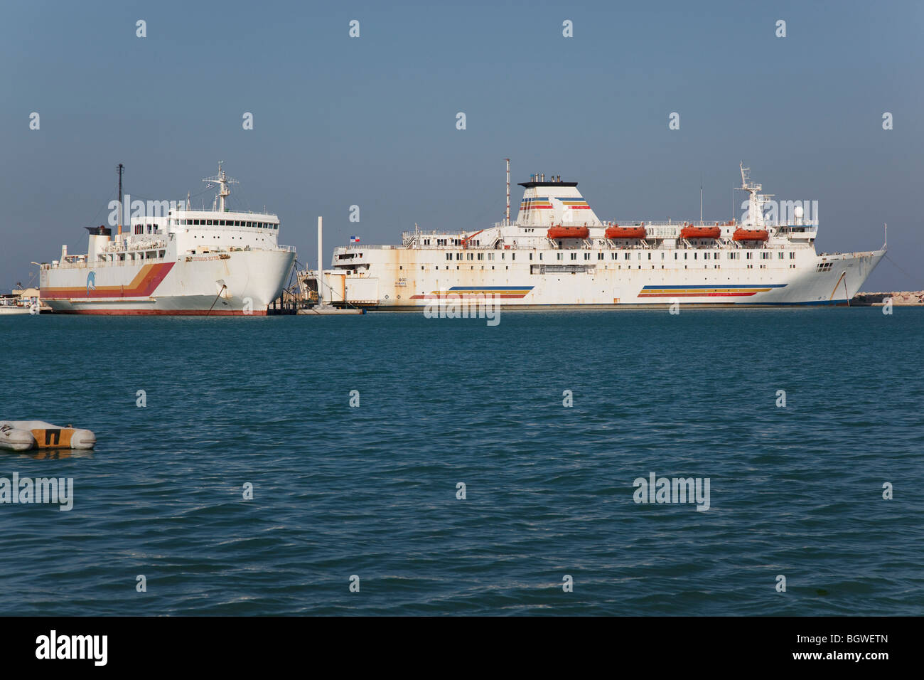 Big ships hi-res stock photography and images - Alamy