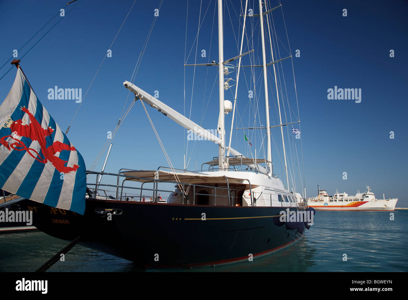 luxury sailing yacht Stock Photo - Alamy