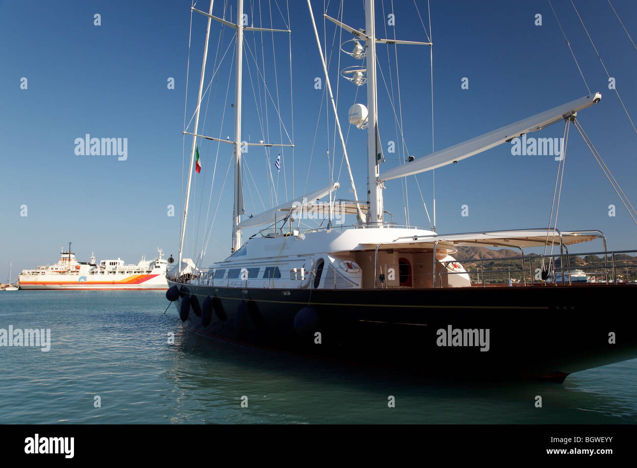 luxury sailing yacht Stock Photo - Alamy