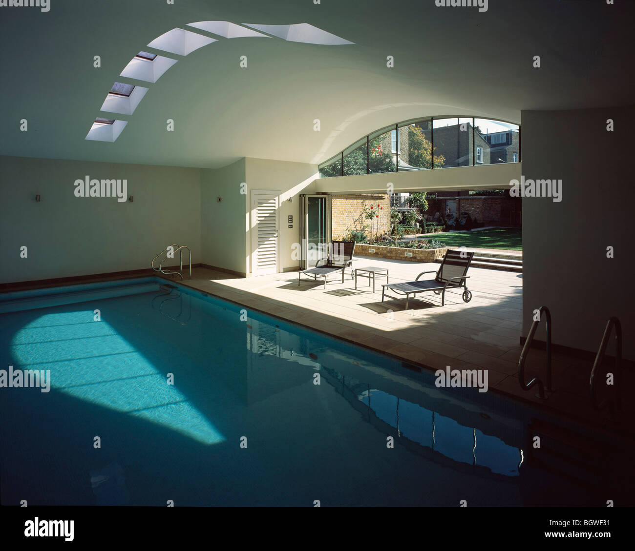 Pool of london hi-res stock photography and images - Alamy