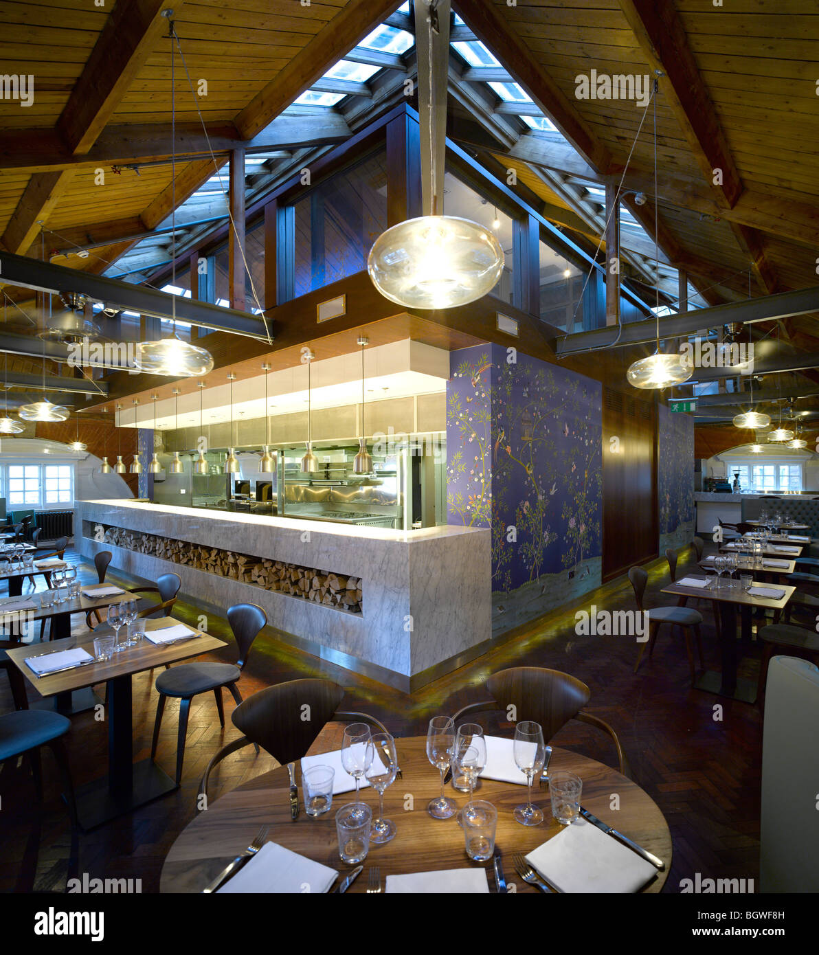 Masterchef restaurant uk hi-res stock photography and images - Alamy