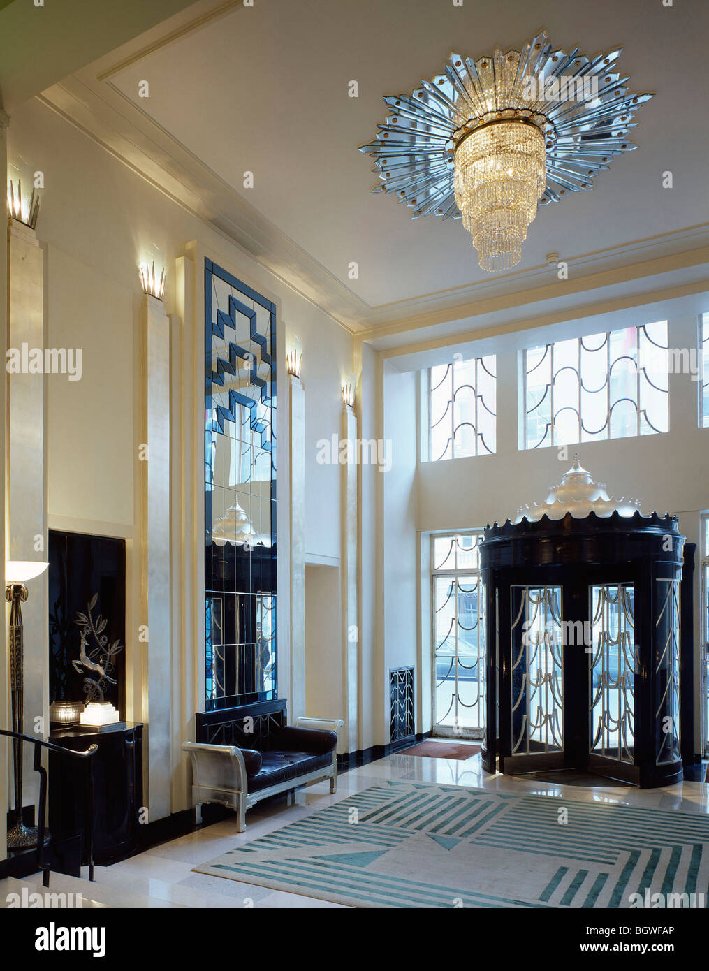 Claridges london hotel hi-res stock photography and images - Alamy