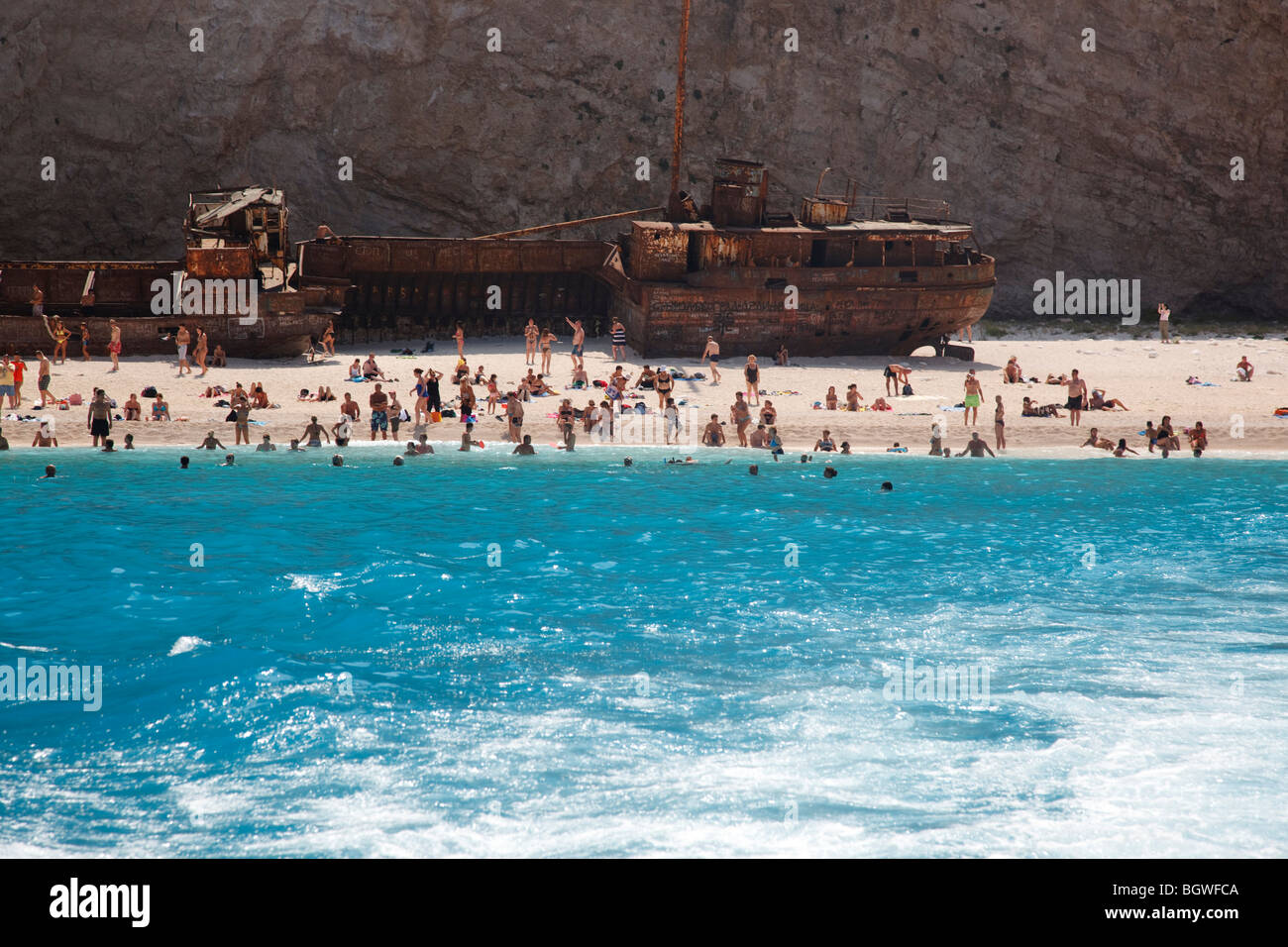bathing tourists on Ship Wreck Beach Stock Photo - Alamy