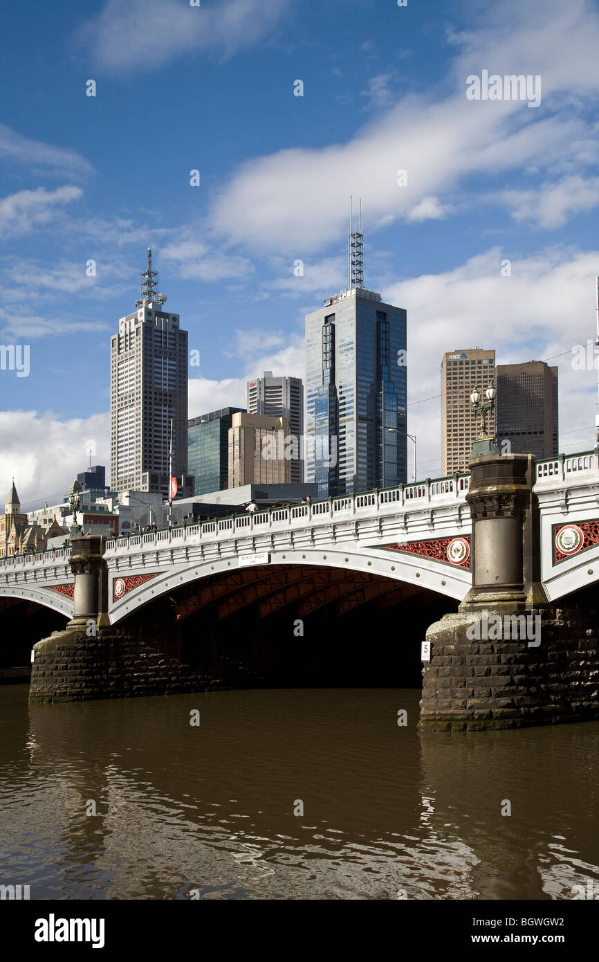 Melbourne skyline & The Princes Bridge Stock Photo - Alamy