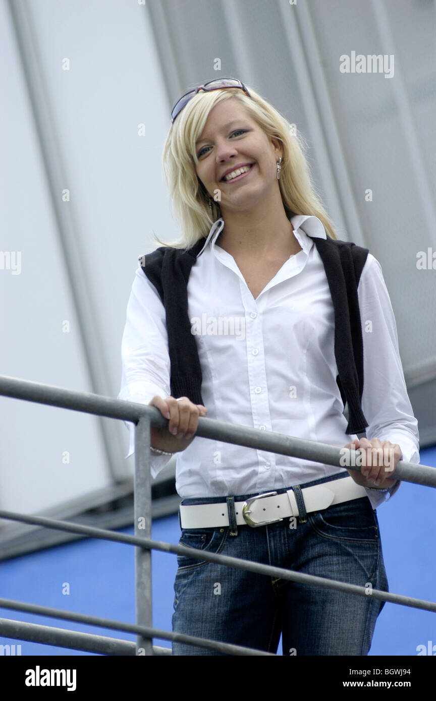 Young woman looks forward Stock Photo - Alamy