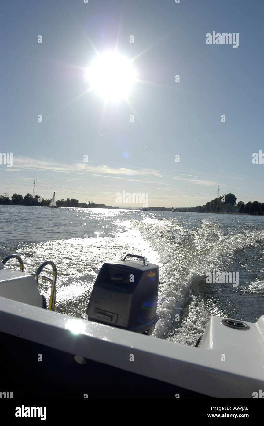 Ship motor waves hi-res stock photography and images - Alamy