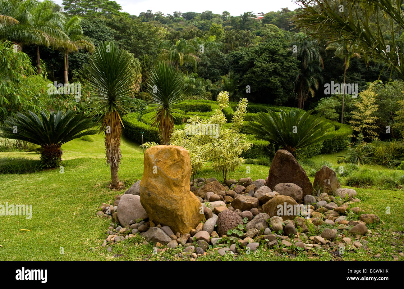 Beautiful gardens in the famous Jardin Botanico in Sarchi Norte Costa ...