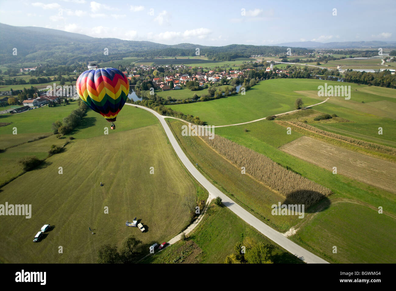 Hot air balloon town hi-res stock photography and images - Alamy
