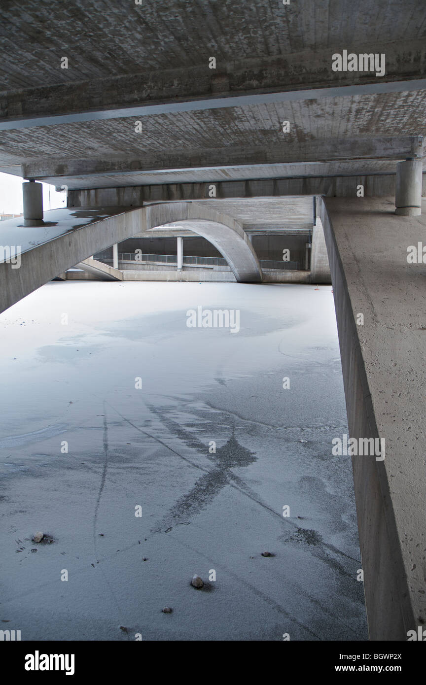 Underside of bridge hi-res stock photography and images - Alamy