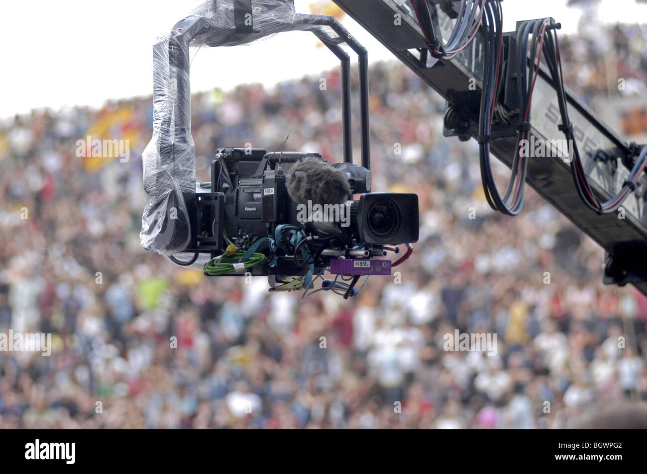 Tv camera crane hi-res stock photography and images - Alamy