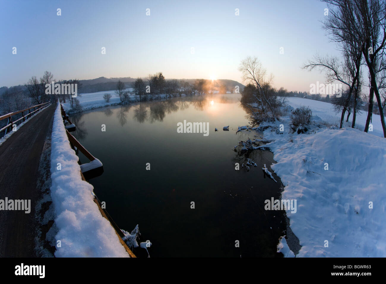 Evening river in winter city hi-res stock photography and images - Alamy