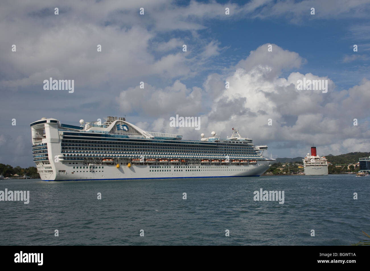 Caribbean cruise ships hi-res stock photography and images - Alamy