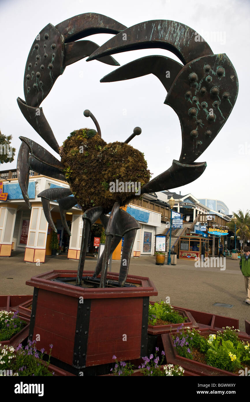 Crab statue hi-res stock photography and images - Alamy