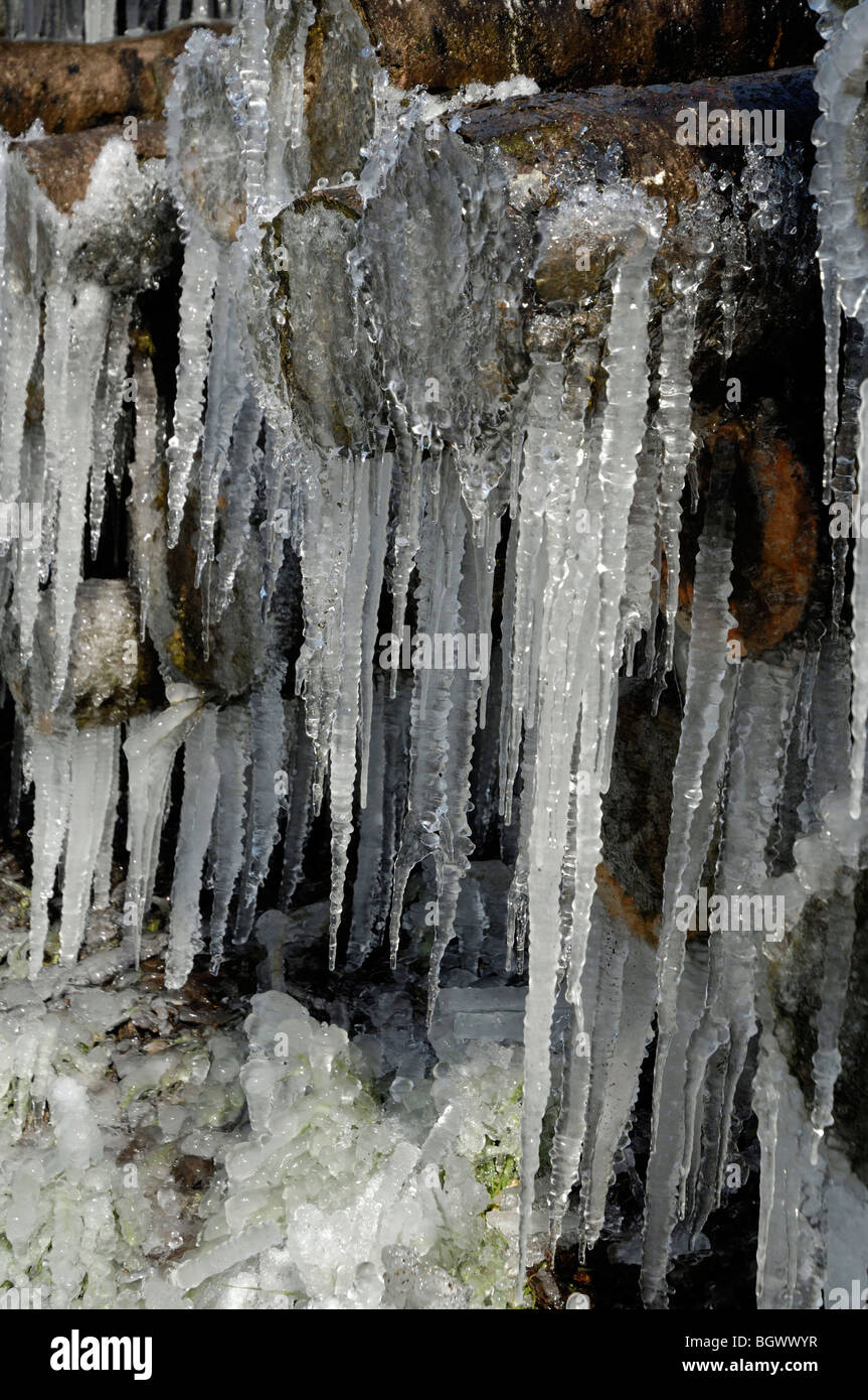 Car covered icicles temperatures hi-res stock photography and images ...