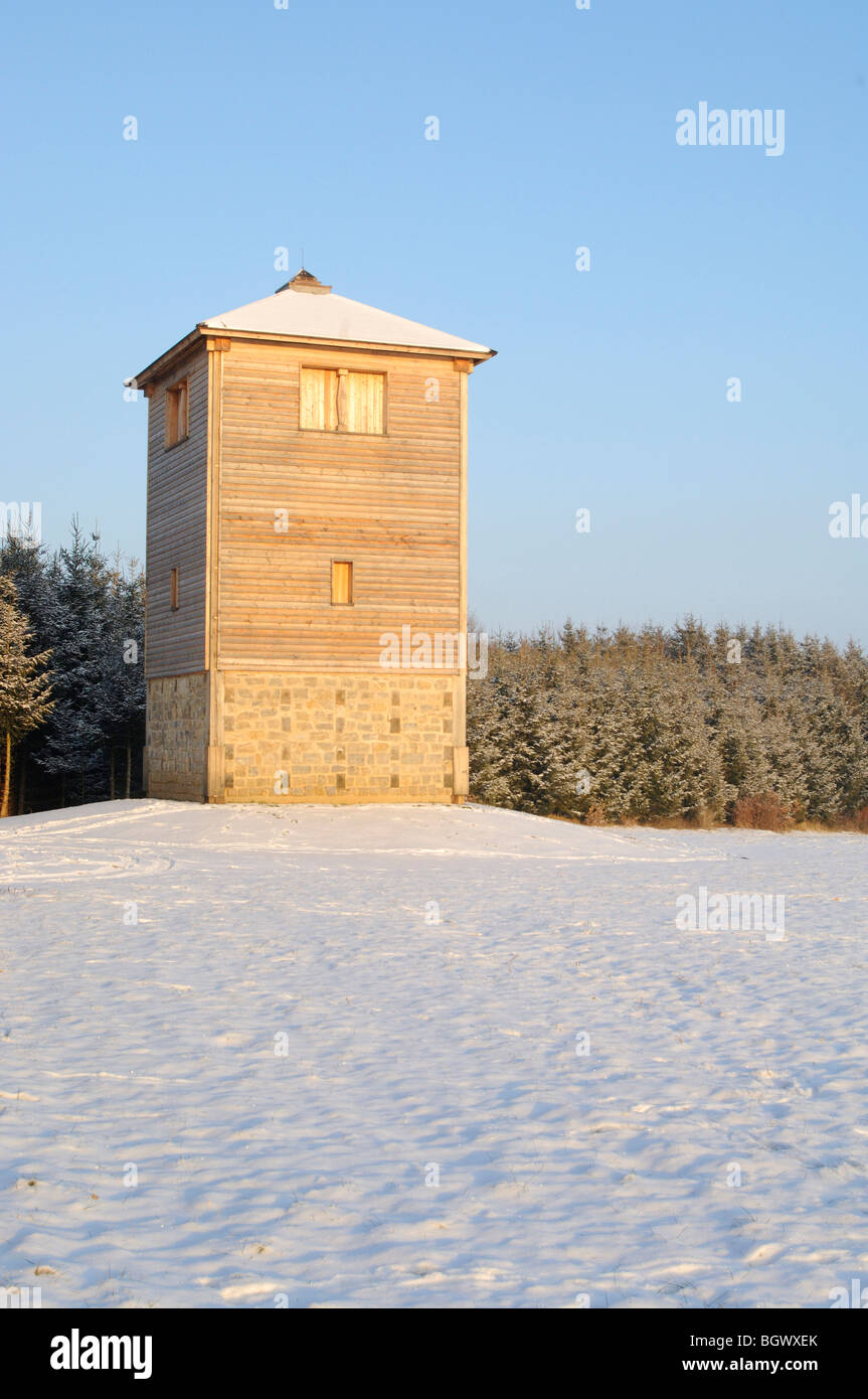 Timber watch tower hi-res stock photography and images - Alamy