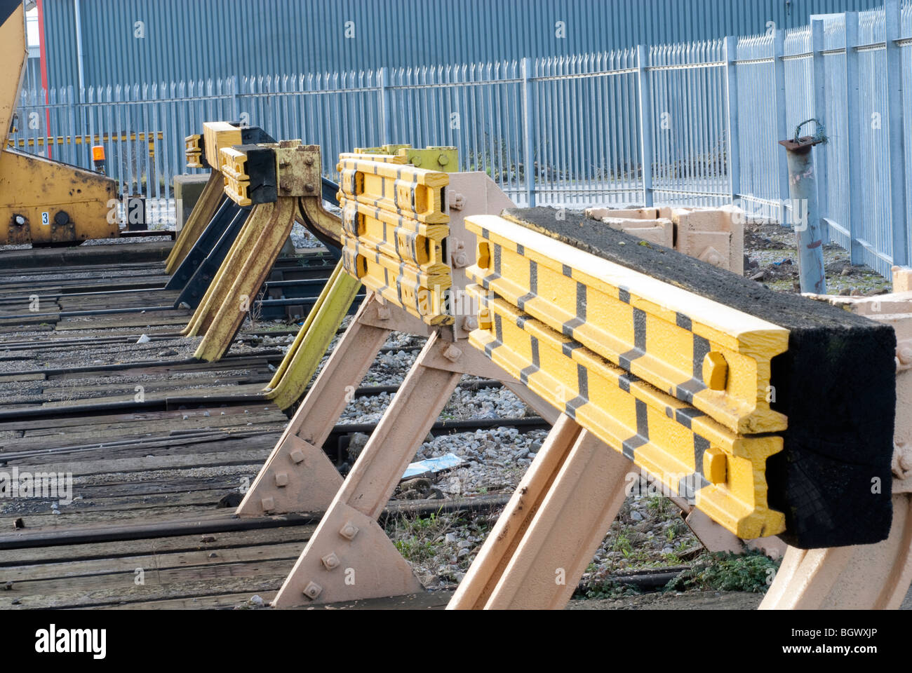 End of the line buffers hi-res stock photography and images - Alamy