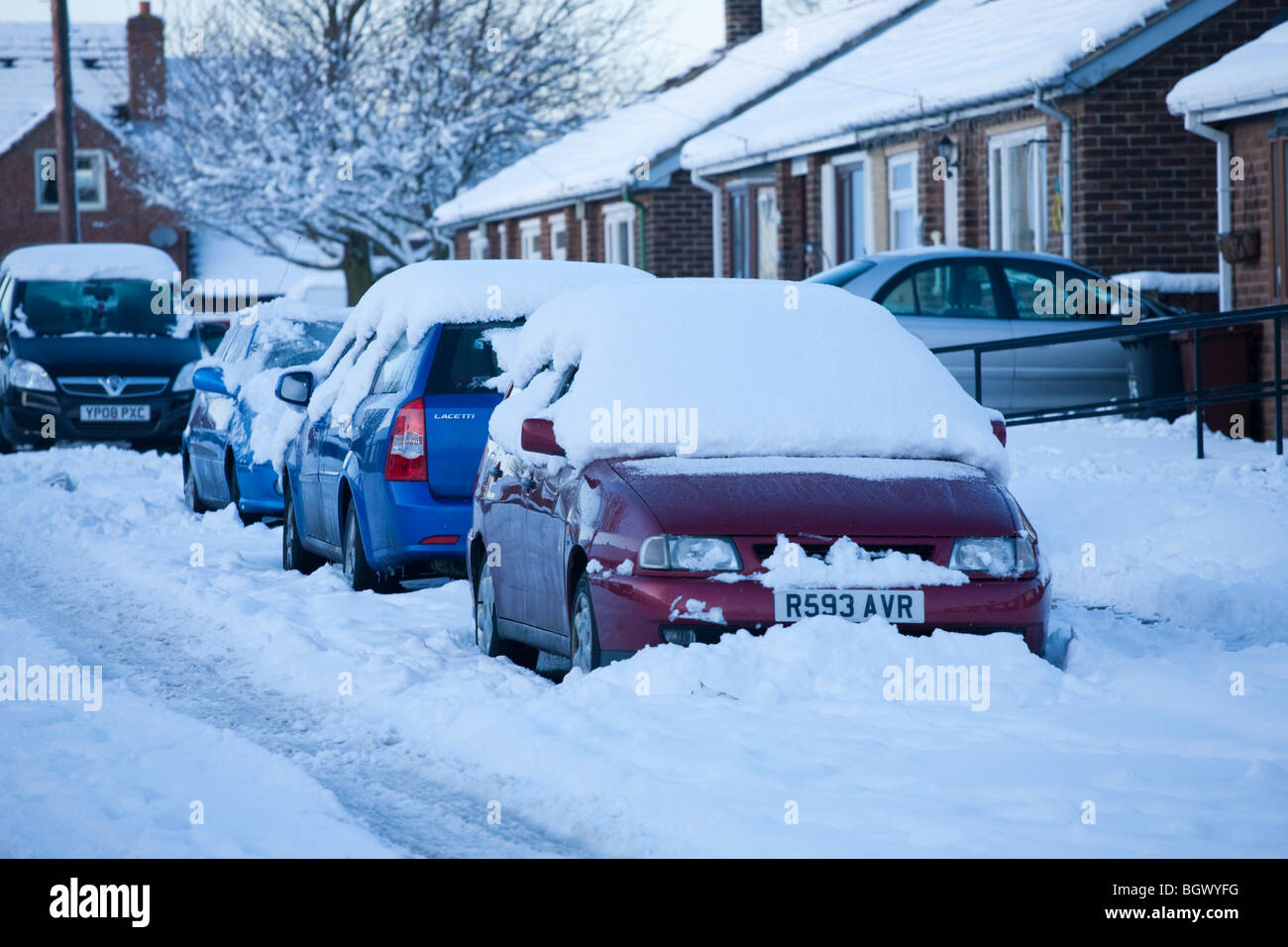 Cars covered in snow Stock Photo - Alamy