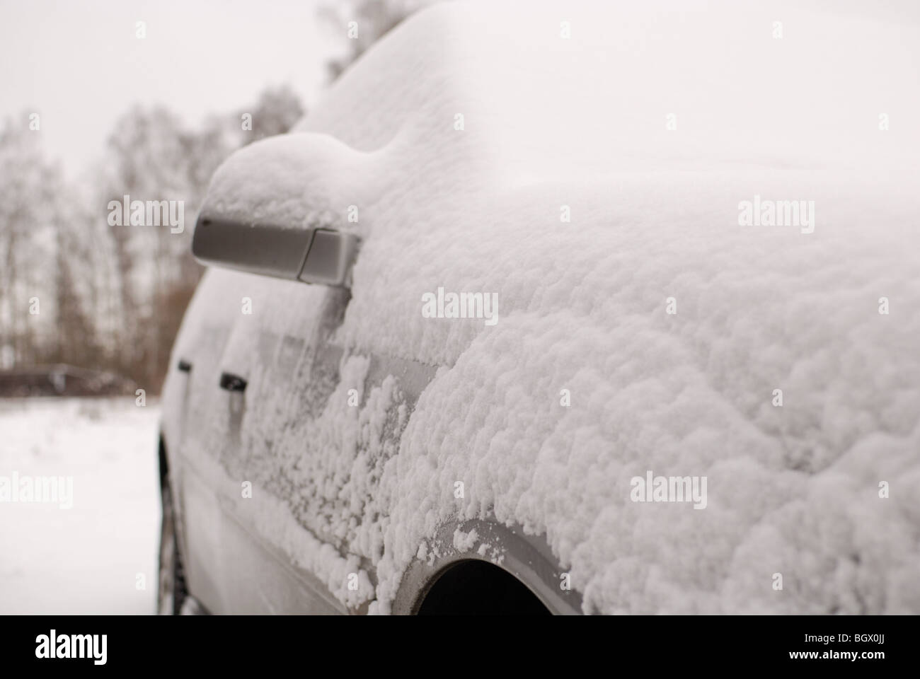 Car fully covered with snow Stock Photo - Alamy