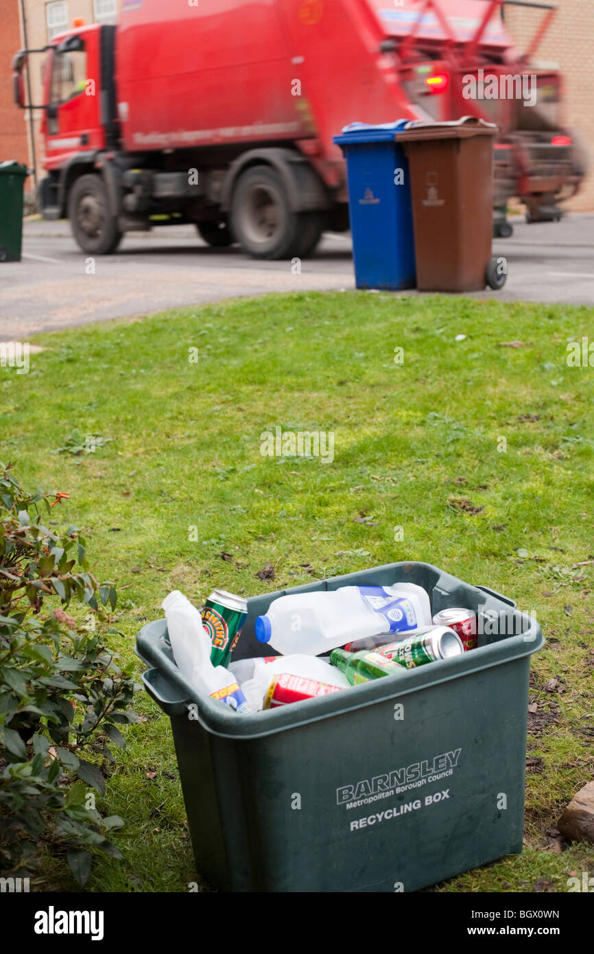 Recycle cart hi-res stock photography and images - Alamy