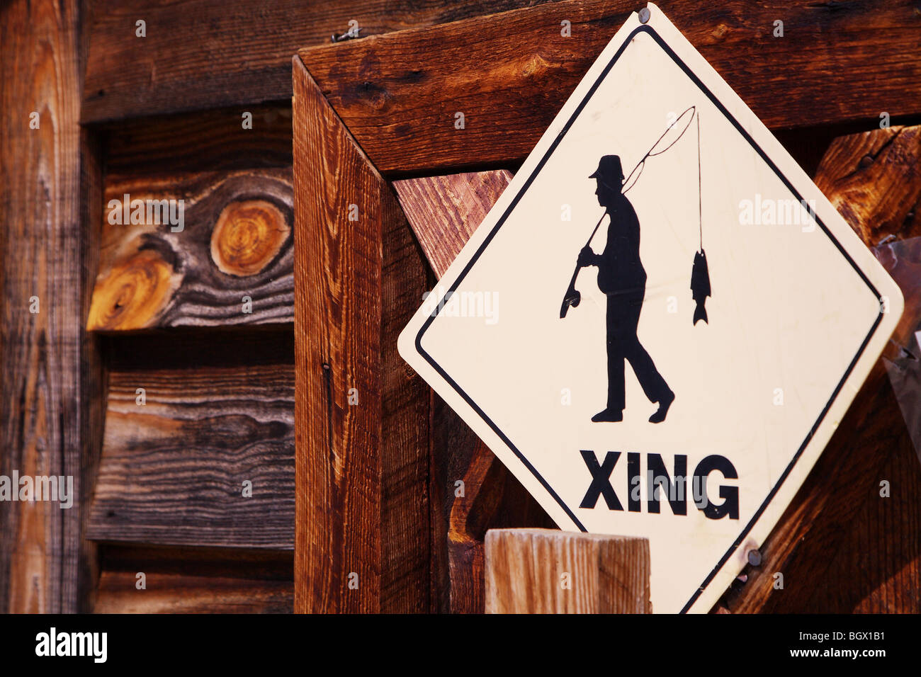 FISHERMAN CROSSING SIGN POSTED ON DOOR OF LOG CABIN Stock Photo - Alamy