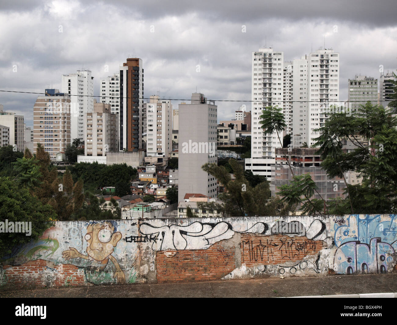 Poor quality building hi-res stock photography and images - Alamy