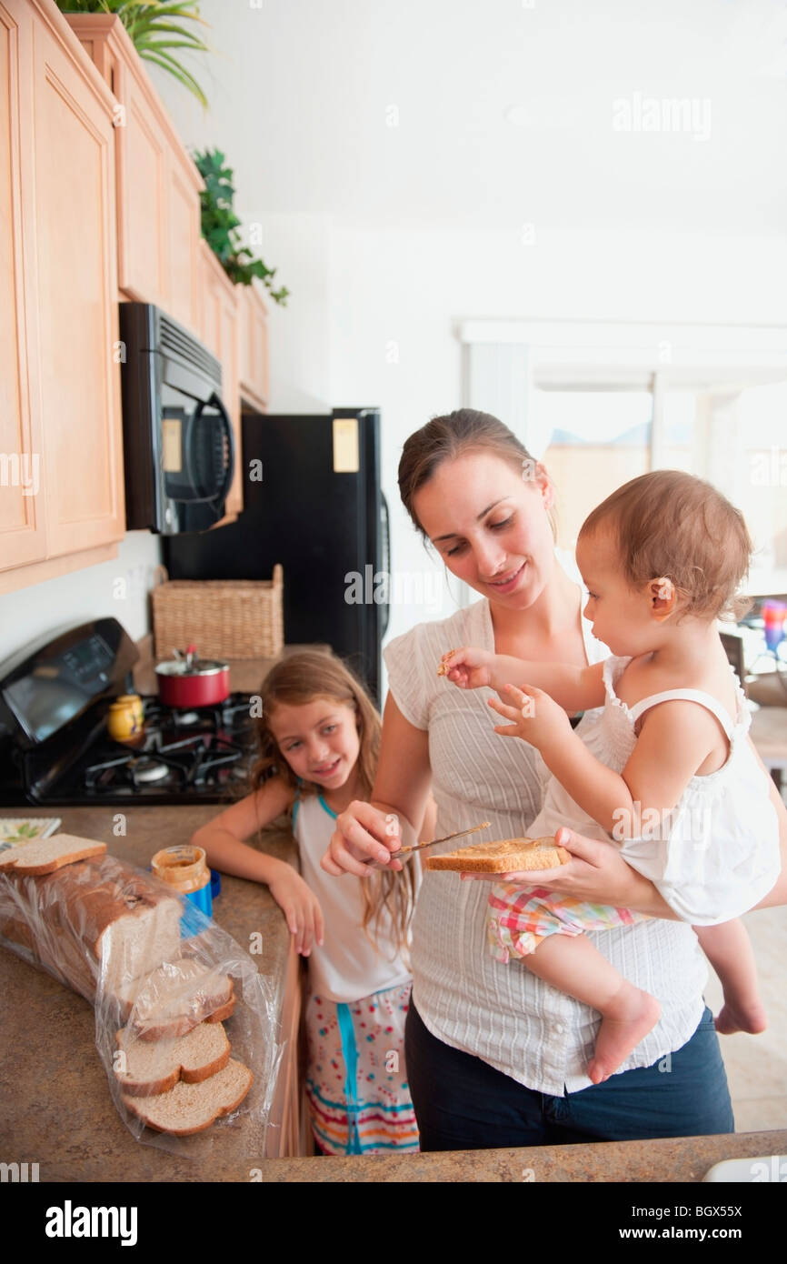 Woman making lunch boxes hi-res stock photography and images - Alamy