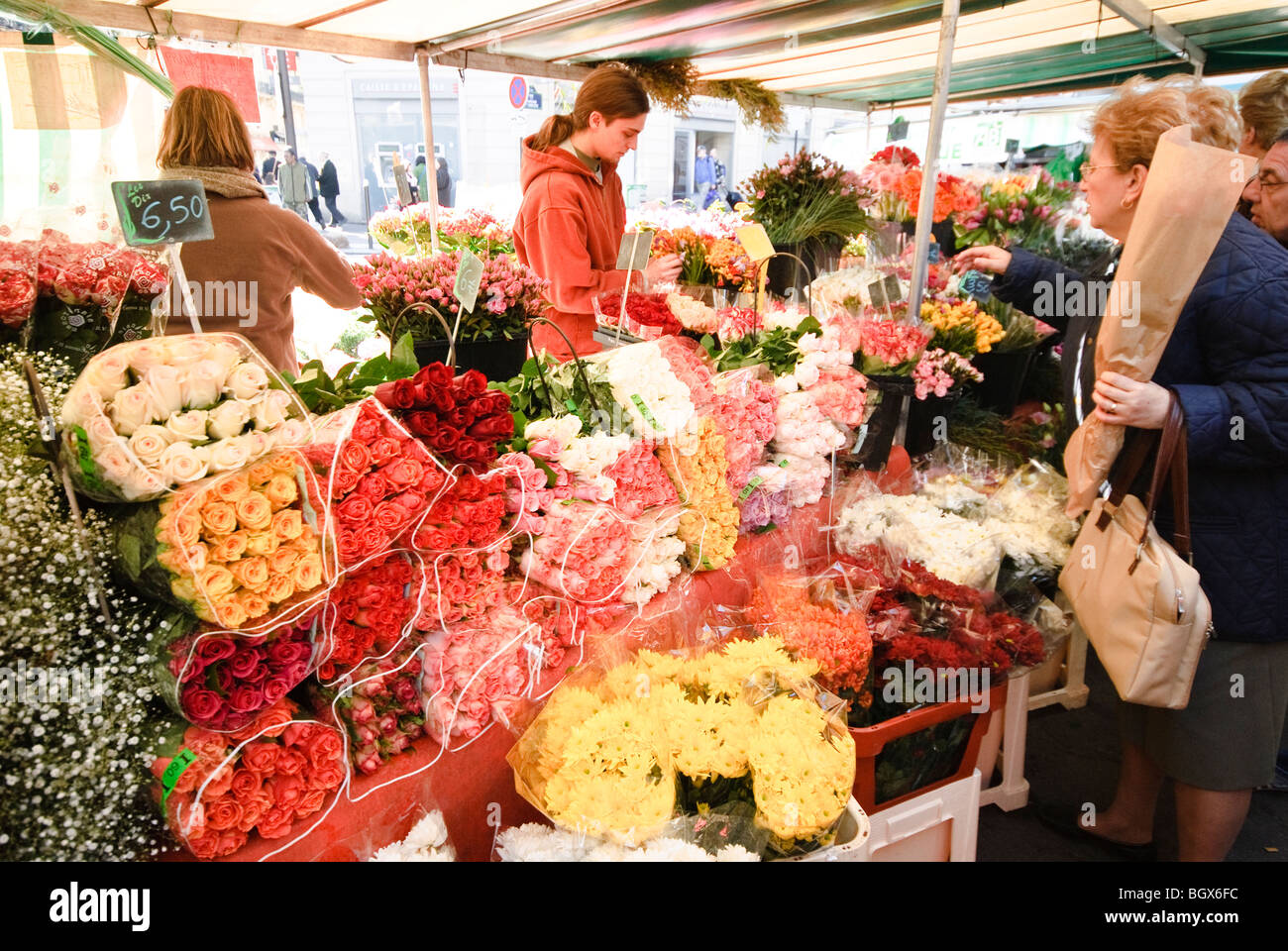 Parisian street vendors hi-res stock photography and images - Alamy
