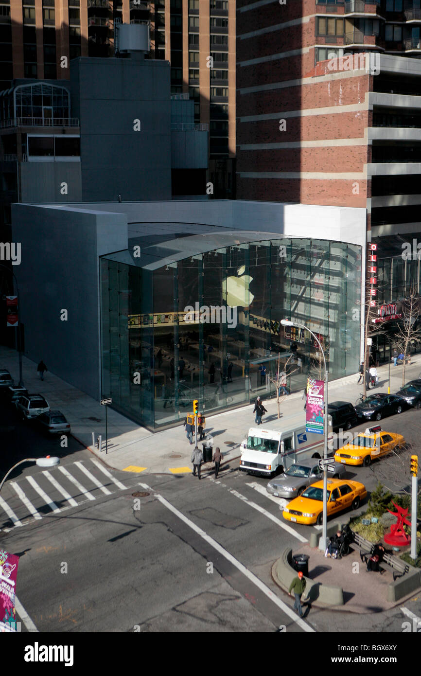 Apple Store on the 67th street (upper west side0) in Manhattan, New ...