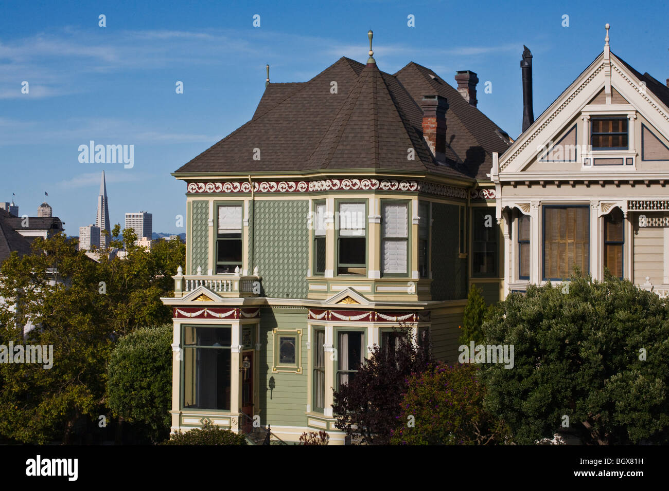 Classic view of VICTORIAN HOUSES from ALAMO PARK - SAN FRANCISCO ...