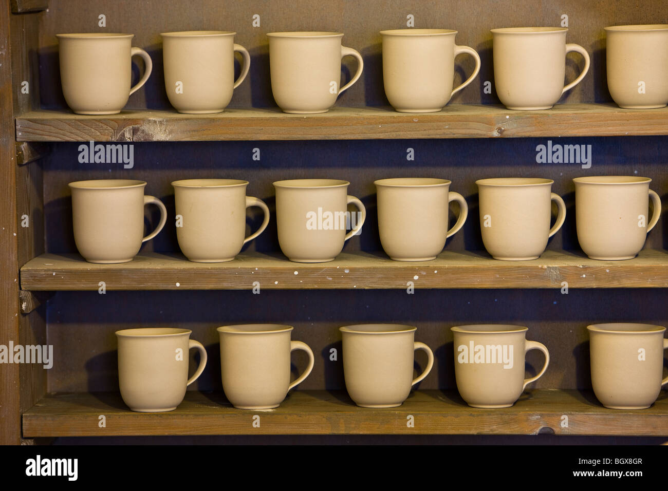 Hand building pottery hi-res stock photography and images - Alamy