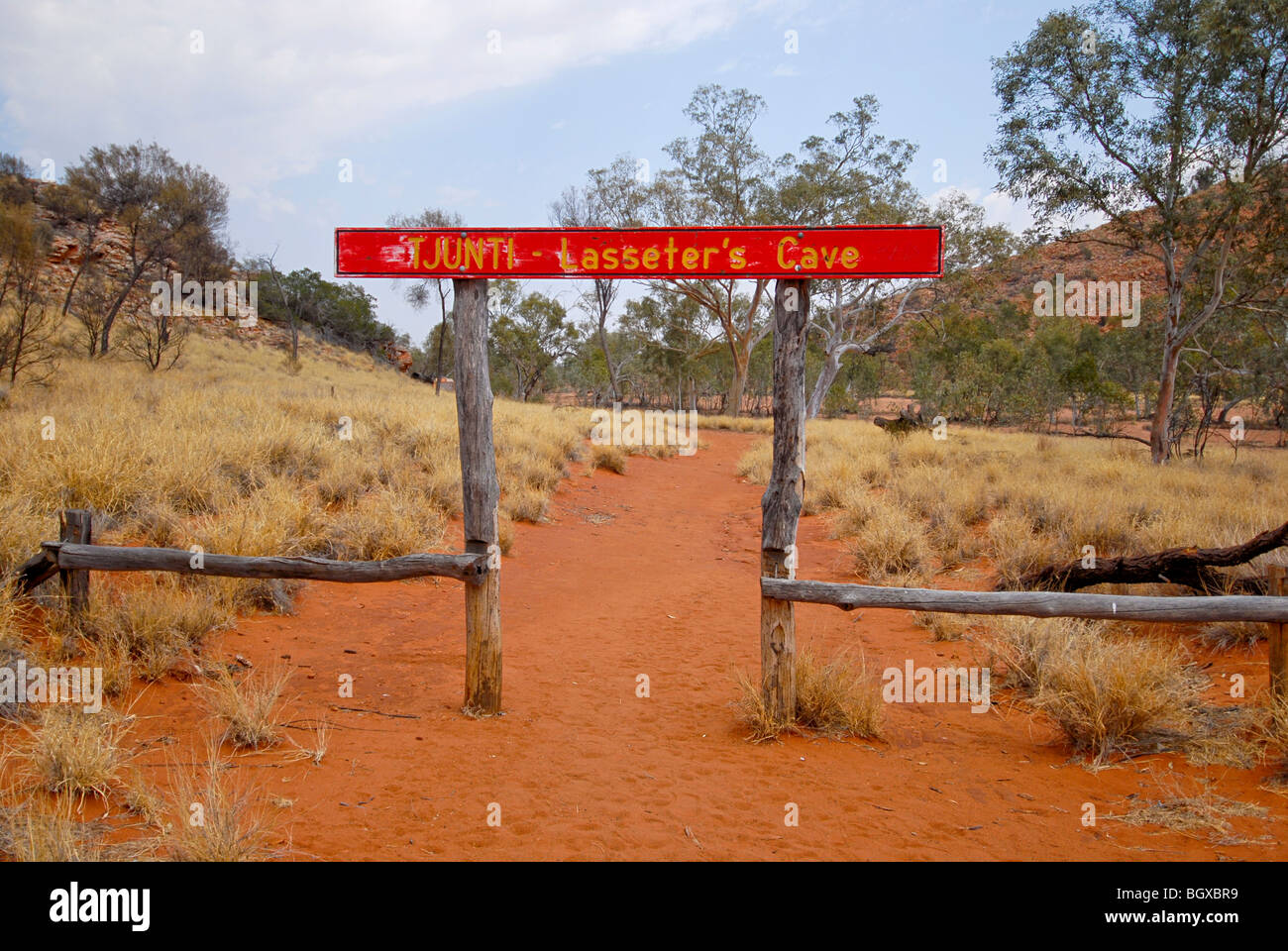 Sight sign way lasseters great central road hi-res stock photography ...
