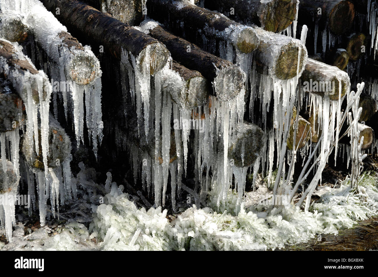 Car covered icicles temperatures hi-res stock photography and images ...