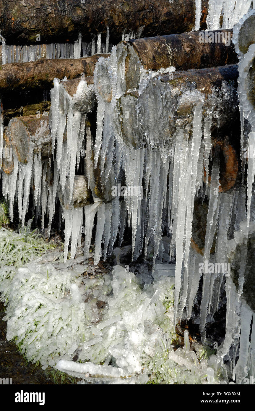Car covered icicles temperatures hi-res stock photography and images ...