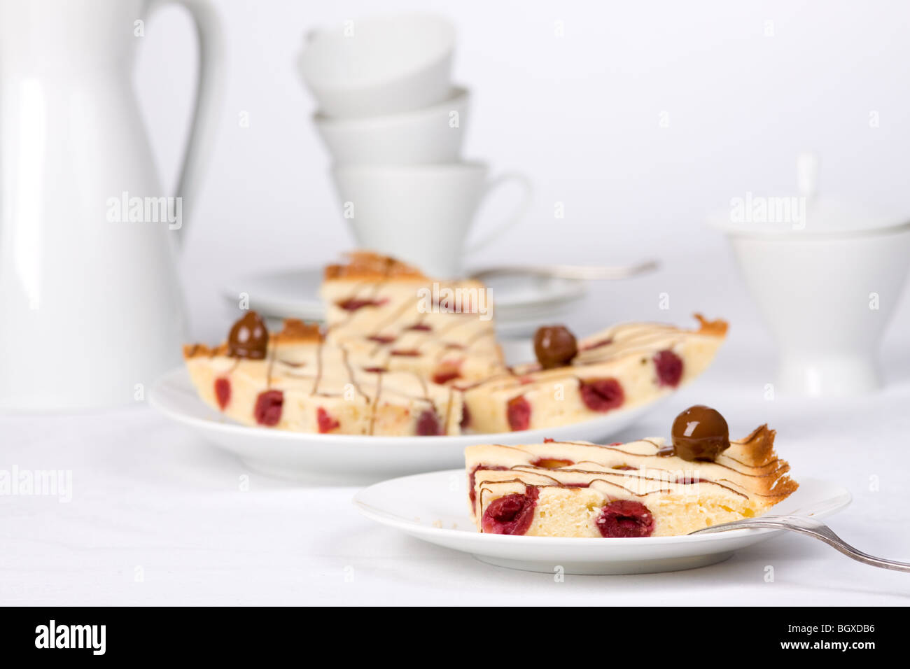 Cake plate hi-res stock photography and images - Alamy