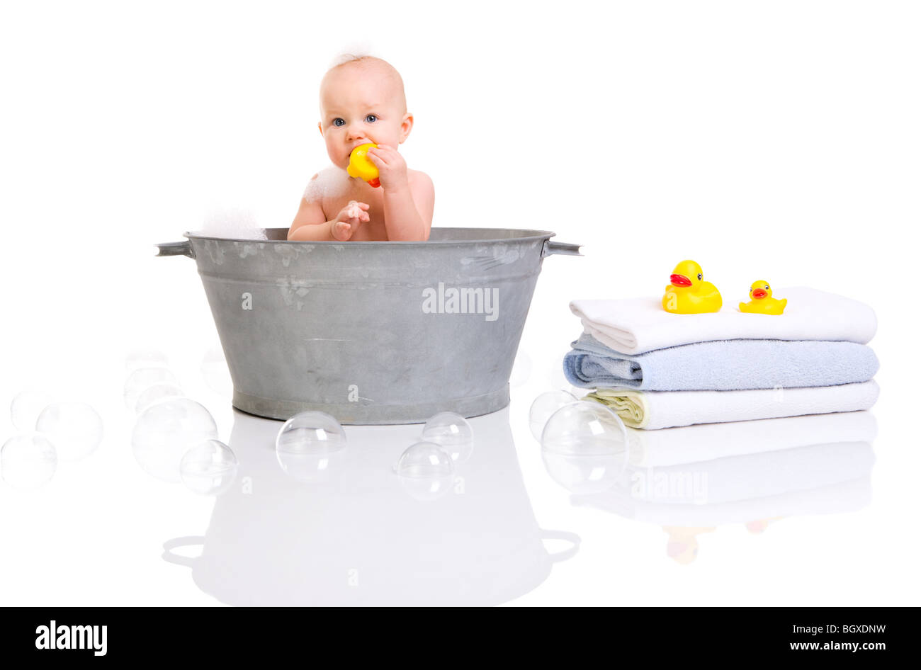 Vintage hospital bathroom hi-res stock photography and images - Alamy