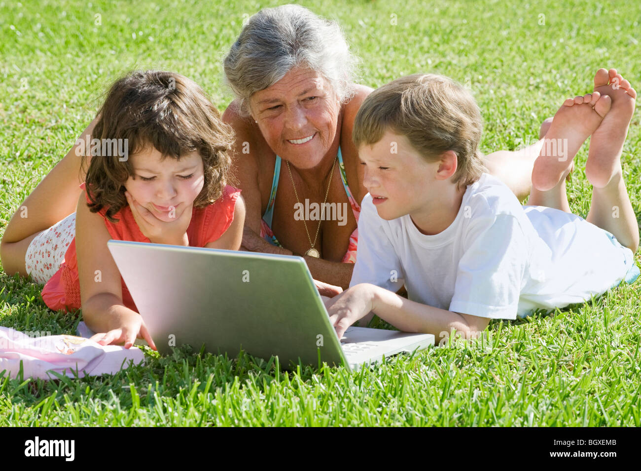 Elderly woman reading to children hi-res stock photography and images ...
