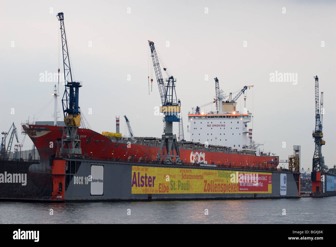 Ships derricks hi-res stock photography and images - Alamy