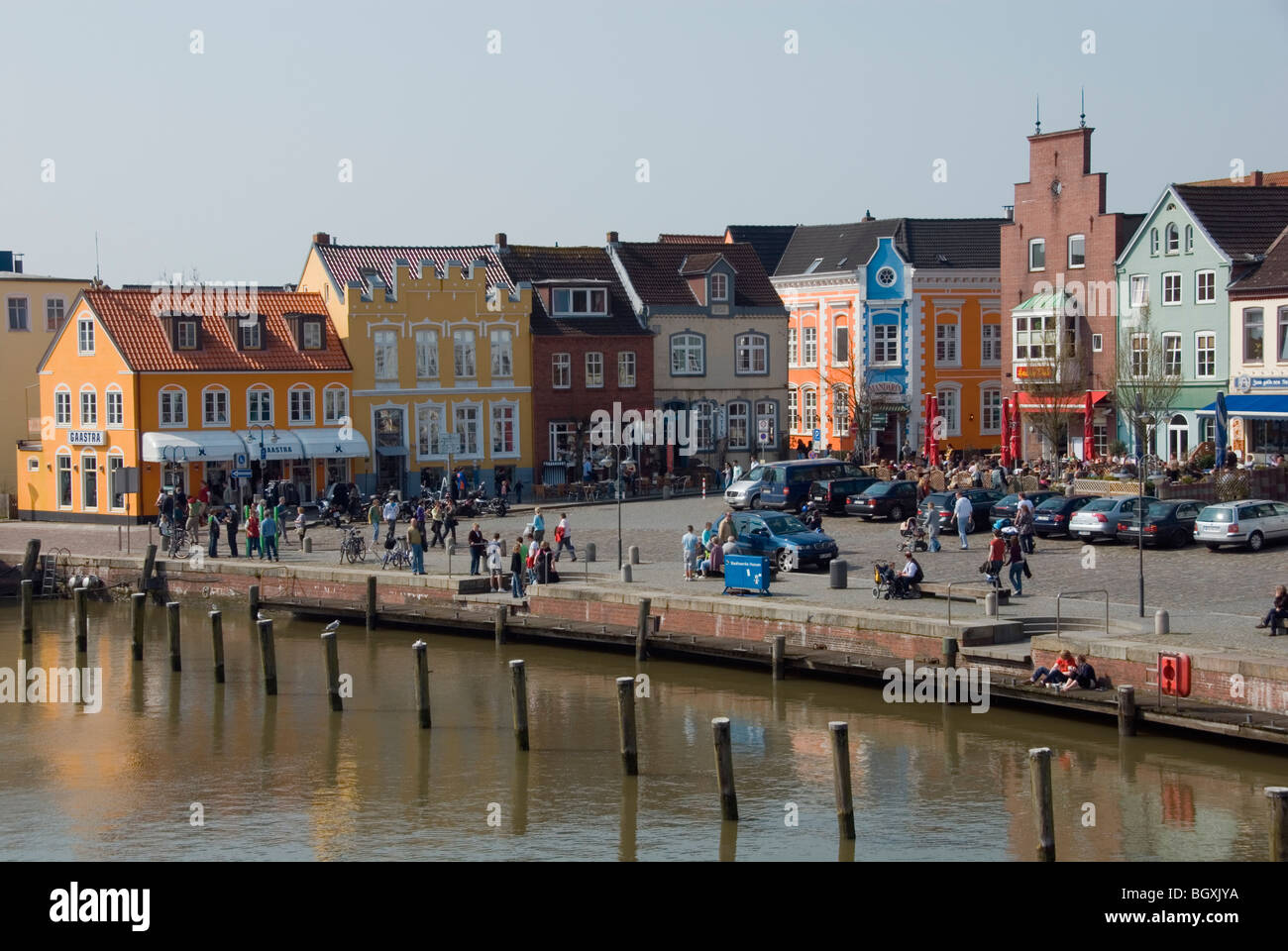 Bridge and row houses hi-res stock photography and images - Alamy