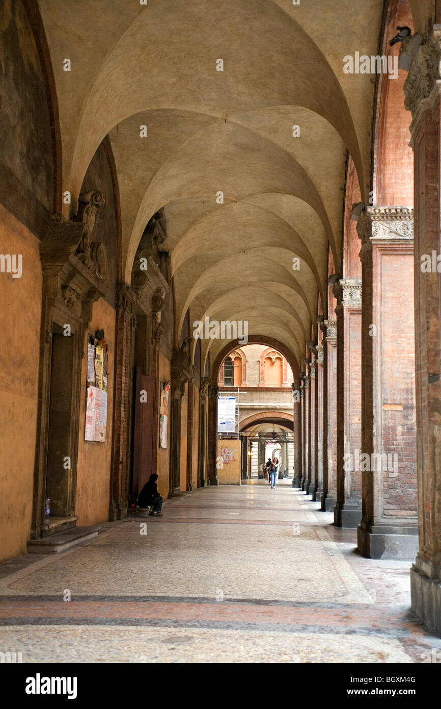 Colonnaded building hi-res stock photography and images - Alamy