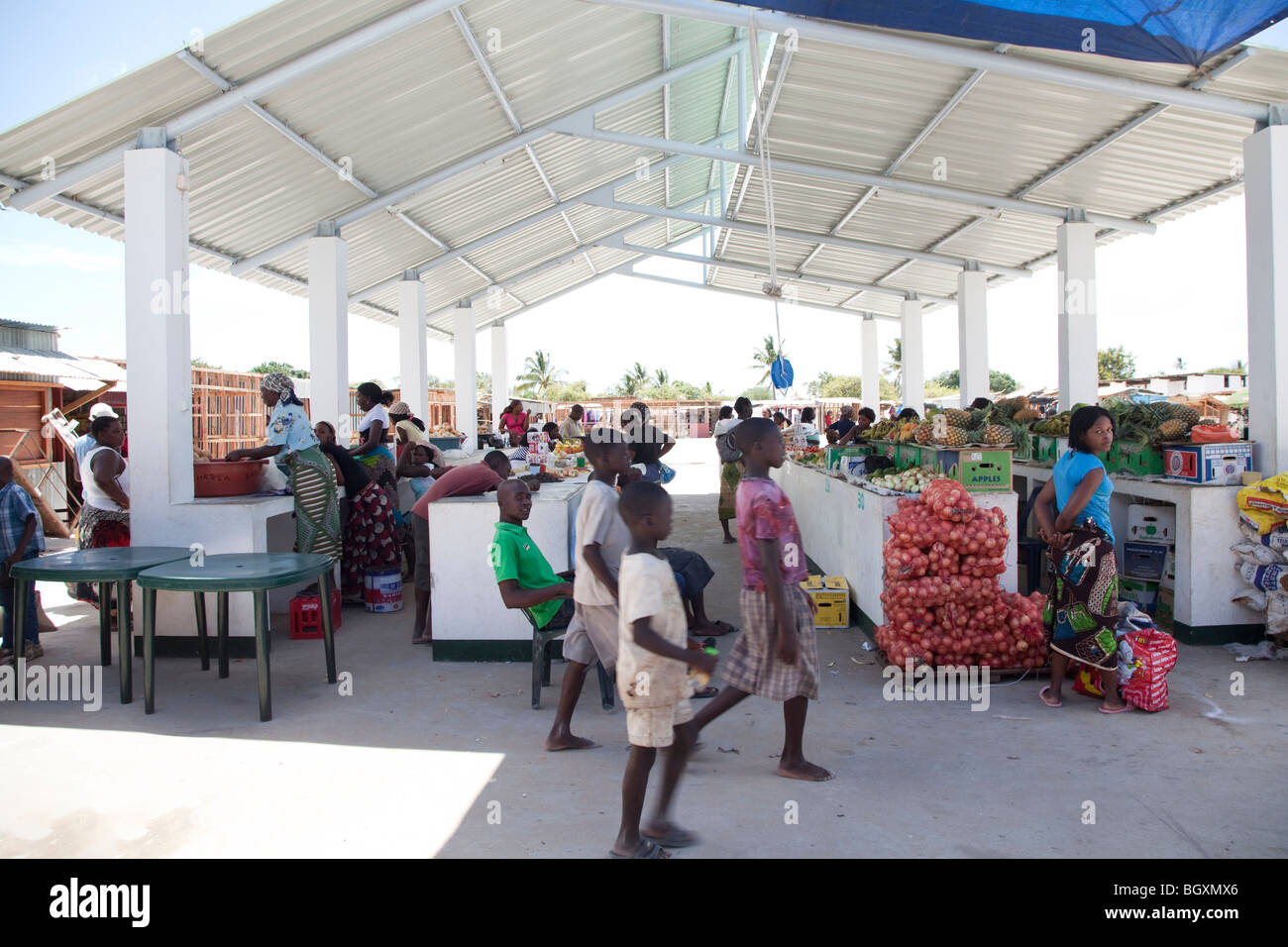 Shopping in mozambique southern africa hi-res stock photography and ...