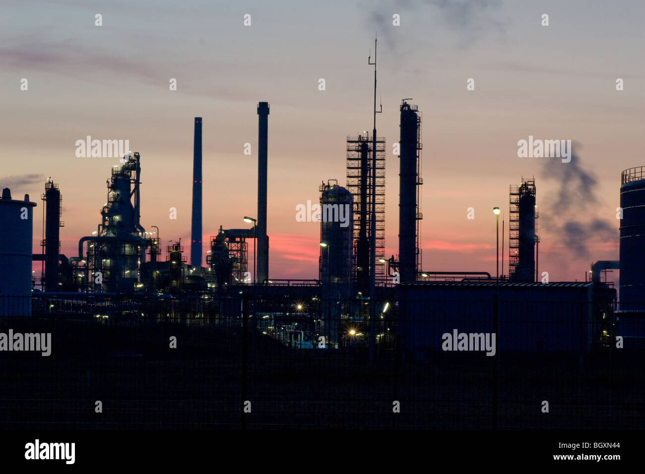 Crude oil refinery distillation tower hi-res stock photography and ...