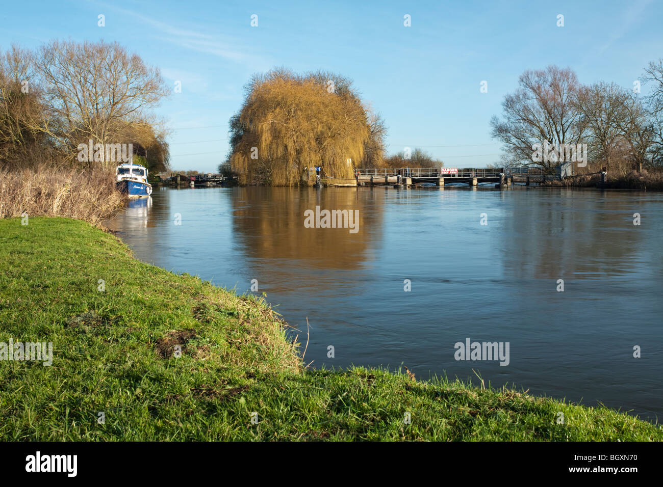 Grafton Lock and Weir on the River Thames near Radcot, Oxfordshire, Uk ...