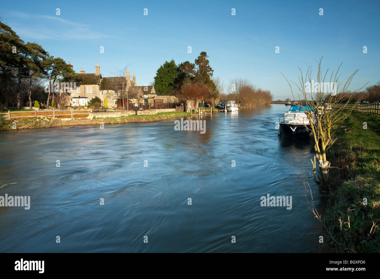 The Swan Hotel on the River Thames at Radcot Bridge, Oxfordshire, Uk ...